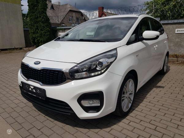 White Kia Carens 2018 in Siauliai, with an engine capacity of 1.69 L and mileage of 246 thousand km for 5700 €, photo 3 on AUTOMOTO.COM.LV