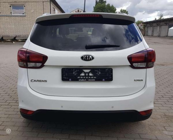 White Kia Carens 2018 in Siauliai, with an engine capacity of 1.69 L and mileage of 246 thousand km for 5700 €, photo 6 on AUTOMOTO.COM.LV