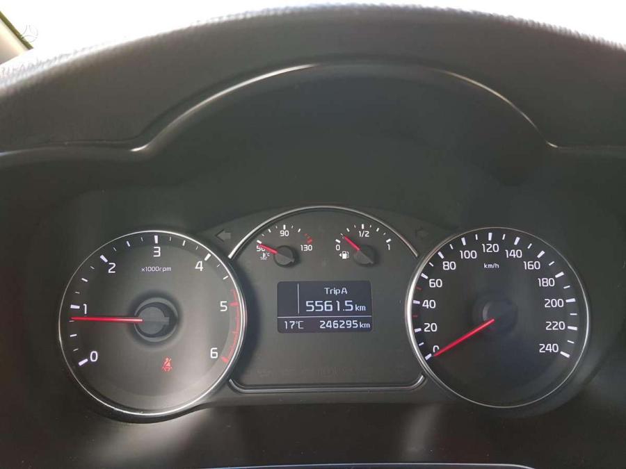 Balts Kia Carens 2018 Šauļi, ar dzinēja tilpumu 1.69 L un nobraukumu 246 tūkst. km par 5700 €, foto 18 vietnē AUTOMOTO.COM.LV