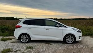 Balts Kia Carens 2013 Tallina, ar dzinēja tilpumu 1.70 L un nobraukumu 292 tūkst. km par 7654 €, foto 3 vietnē AUTOMOTO.COM.LV