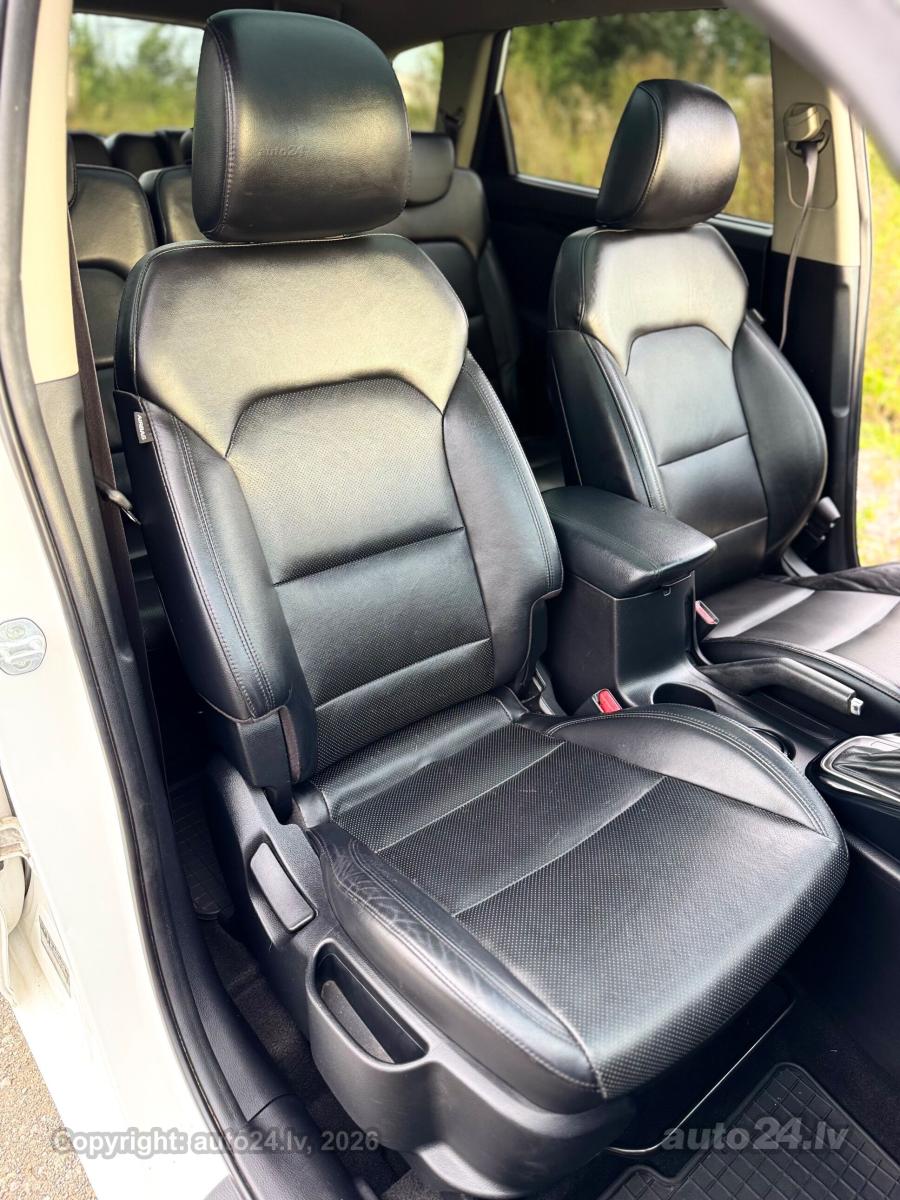 Balts Kia Carens 2013 Tallina, ar dzinēja tilpumu 1.70 L un nobraukumu 292 tūkst. km par 7654 €, foto 11 vietnē AUTOMOTO.COM.LV
