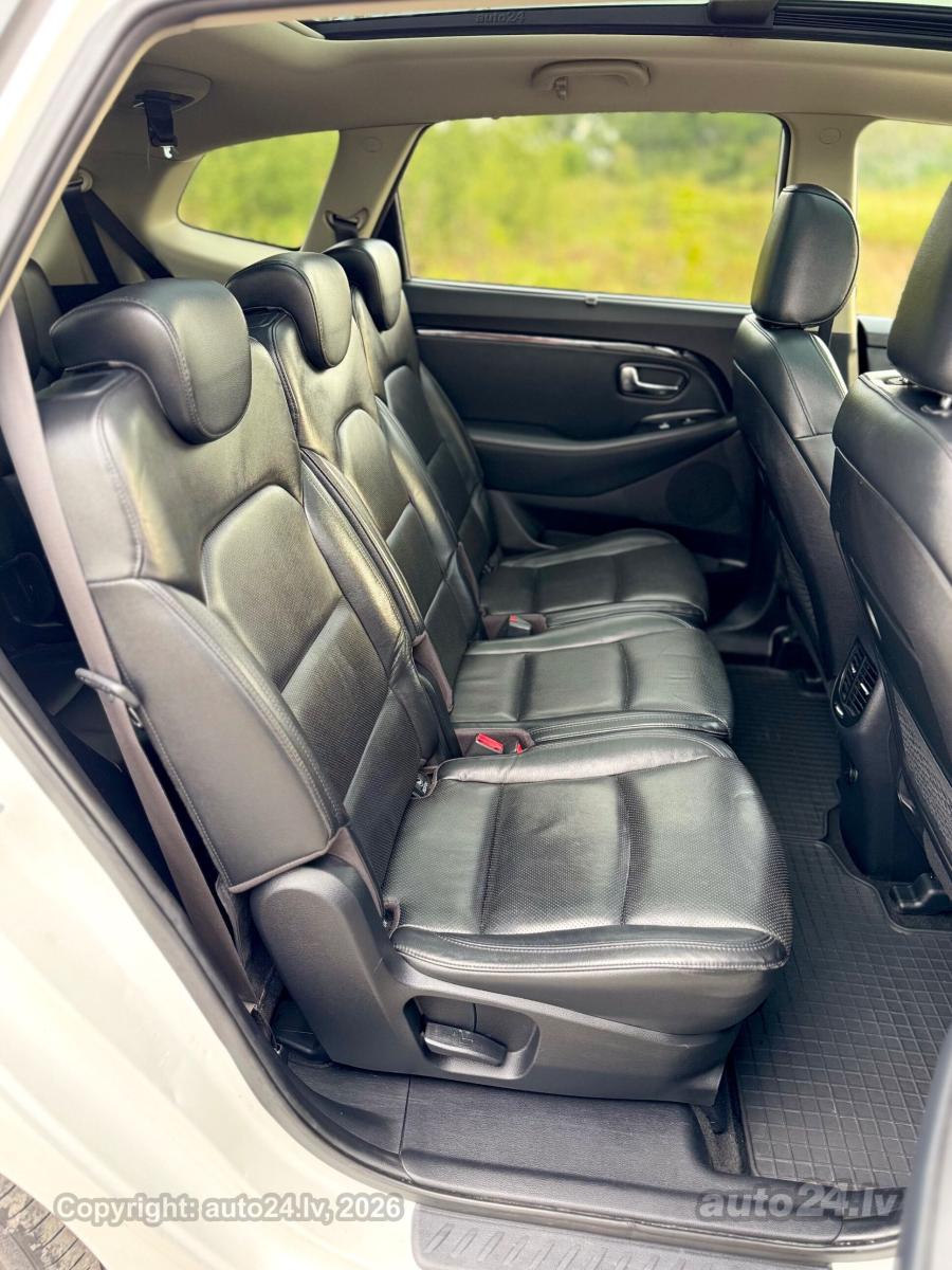 Balts Kia Carens 2013 Tallina, ar dzinēja tilpumu 1.70 L un nobraukumu 292 tūkst. km par 7654 €, foto 13 vietnē AUTOMOTO.COM.LV