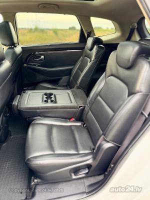 Balts Kia Carens 2013 Tallina, ar dzinēja tilpumu 1.70 L un nobraukumu 292 tūkst. km par 7654 €, foto 15 vietnē AUTOMOTO.COM.LV