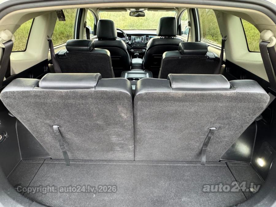 Balts Kia Carens 2013 Tallina, ar dzinēja tilpumu 1.70 L un nobraukumu 292 tūkst. km par 7654 €, foto 16 vietnē AUTOMOTO.COM.LV
