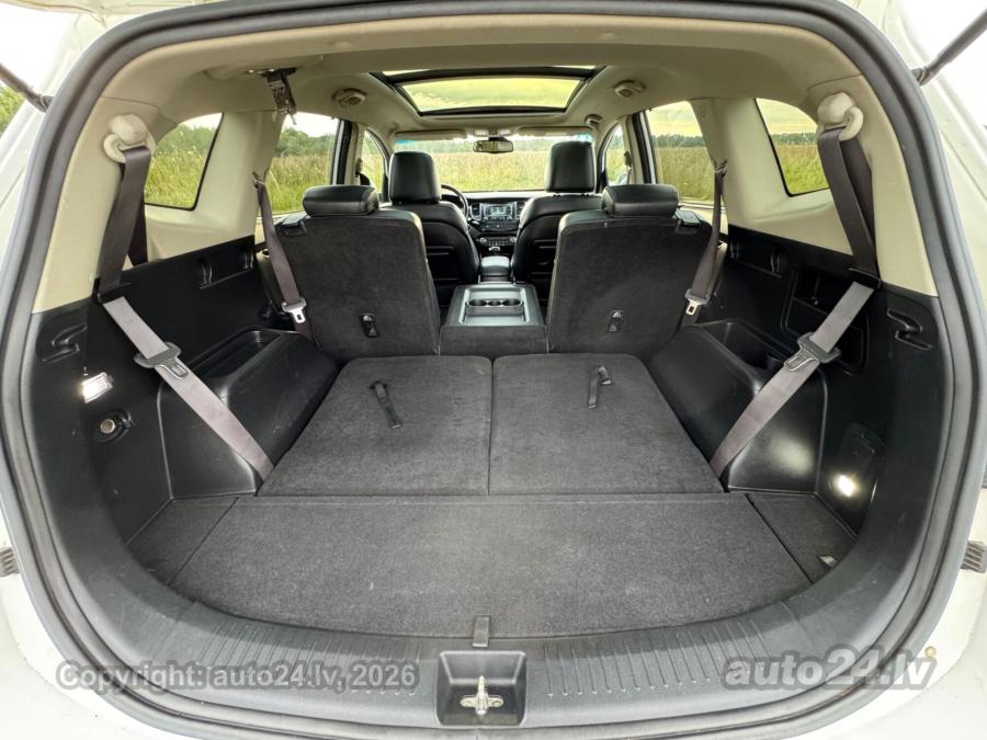 Balts Kia Carens 2013 Tallina, ar dzinēja tilpumu 1.70 L un nobraukumu 292 tūkst. km par 7654 €, foto 17 vietnē AUTOMOTO.COM.LV
