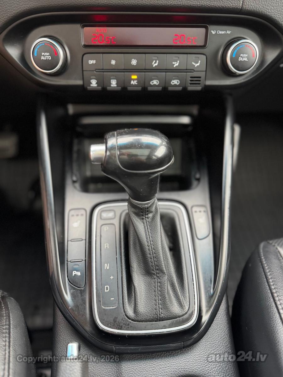 Balts Kia Carens 2013 Tallina, ar dzinēja tilpumu 1.70 L un nobraukumu 292 tūkst. km par 7654 €, foto 26 vietnē AUTOMOTO.COM.LV