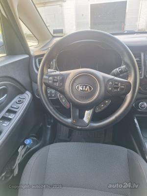 White Kia Carens 2014 in Tallinn, with an engine capacity of 1.70 L and mileage of 199 thousand km for 6390 €, photo 11 on AUTOMOTO.COM.LV