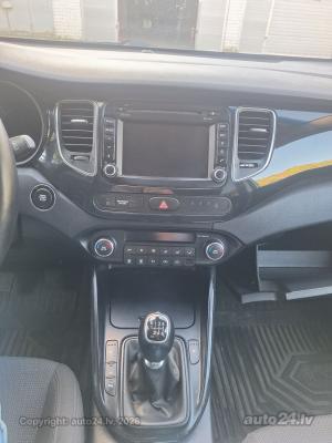 White Kia Carens 2014 in Tallinn, with an engine capacity of 1.70 L and mileage of 199 thousand km for 6390 €, photo 12 on AUTOMOTO.COM.LV
