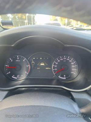 White Kia Carens 2014 in Tallinn, with an engine capacity of 1.70 L and mileage of 199 thousand km for 6390 €, photo 19 on AUTOMOTO.COM.LV