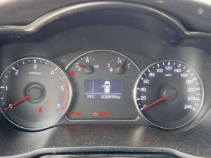 White Kia Carens 2015 in Taurage, with an engine capacity of 1.70 L and mileage of 200 thousand km for 2800 €, photo 5 on AUTOMOTO.COM.LV