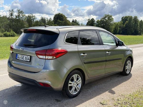 Yellow Kia Carens 2013 in Kaunas, with an engine capacity of 1.69 L and mileage of 190 thousand km for 5550 €, photo 7 on AUTOMOTO.COM.LV