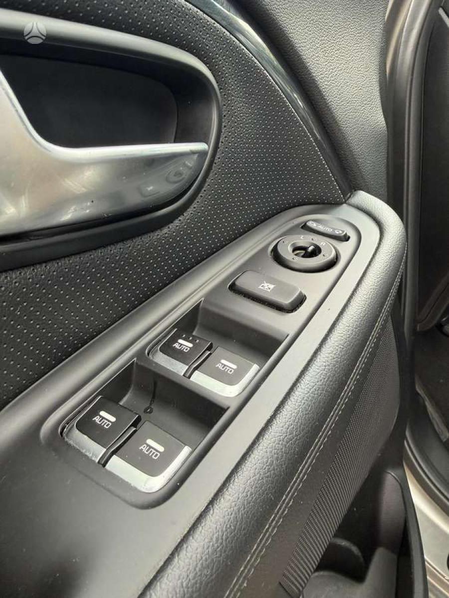 Dzeltens Kia Carens 2013 Kauņa, ar dzinēja tilpumu 1.69 L un nobraukumu 190 tūkst. km par 5550 €, foto 23 vietnē AUTOMOTO.COM.LV