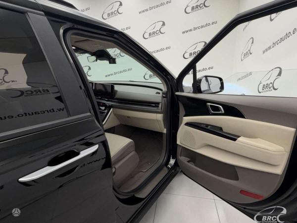 Black Kia Carnival 2021 in Vilnius, with an engine capacity of 2.15 L and mileage of 140 thousand km for 27500 €, photo 9 on AUTOMOTO.COM.LV