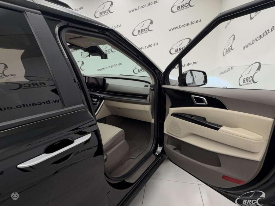 Black Kia Carnival 2021 in Vilnius, with an engine capacity of 2.15 L and mileage of 140 thousand km for 27500 €, photo 9 on AUTOMOTO.COM.LV