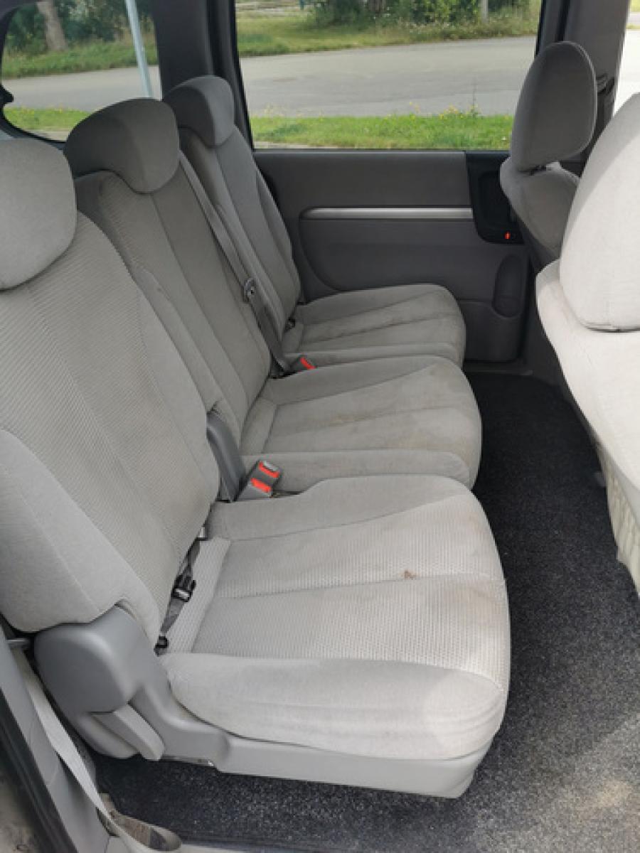 Melns Kia Carnival 2009 Sillamē, ar dzinēja tilpumu 2.90 L un nobraukumu 340 tūkst. km par 850 €, foto 6 vietnē AUTOMOTO.COM.LV