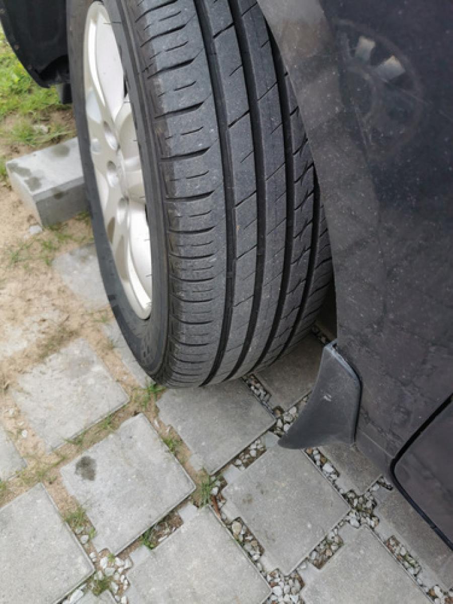 Melns Kia Carnival 2009 Sillamē, ar dzinēja tilpumu 2.90 L un nobraukumu 340 tūkst. km par 850 €, foto 9 vietnē AUTOMOTO.COM.LV