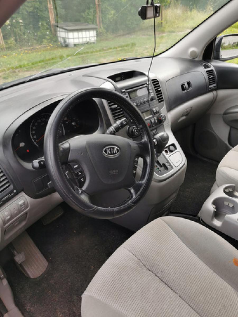 Melns Kia Carnival 2009 Sillamē, ar dzinēja tilpumu 2.90 L un nobraukumu 340 tūkst. km par 850 €, foto 10 vietnē AUTOMOTO.COM.LV