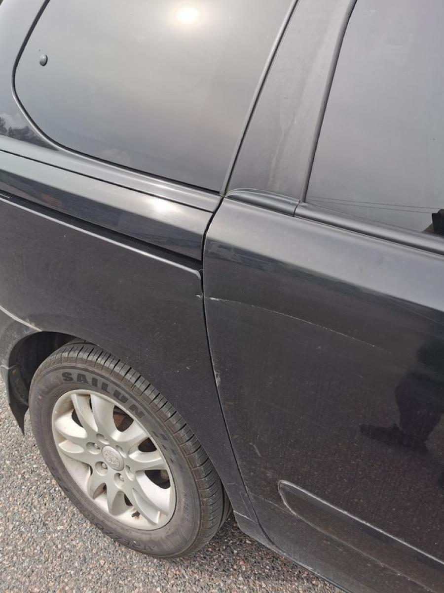 Melns Kia Carnival 2009 Sillamē, ar dzinēja tilpumu 2.90 L un nobraukumu 340 tūkst. km par 850 €, foto 12 vietnē AUTOMOTO.COM.LV