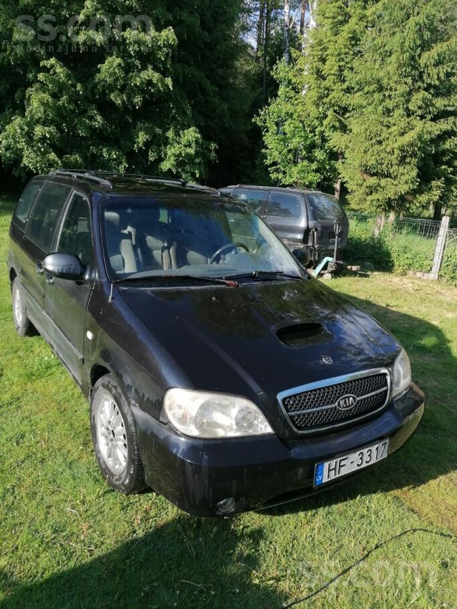 Black Kia Carnival 2006 in Riga, with an engine capacity of 2.90 L and mileage of 256 thousand km for 1450 €, photo 5 on AUTOMOTO.COM.LV