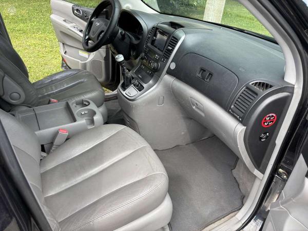Melns Kia Carnival 2007 Mažeikiai, ar dzinēja tilpumu 2.90 L un nobraukumu 330 tūkst. km par 950 €, foto 6 vietnē AUTOMOTO.COM.LV