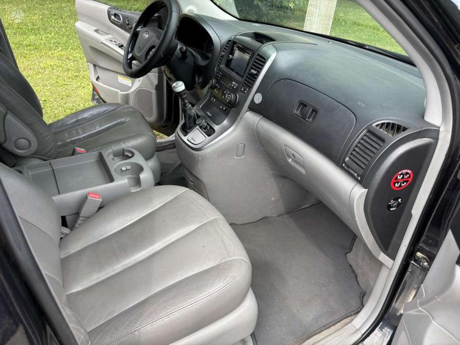 Melns Kia Carnival 2007 Mažeikiai, ar dzinēja tilpumu 2.90 L un nobraukumu 330 tūkst. km par 950 €, foto 7 vietnē AUTOMOTO.COM.LV