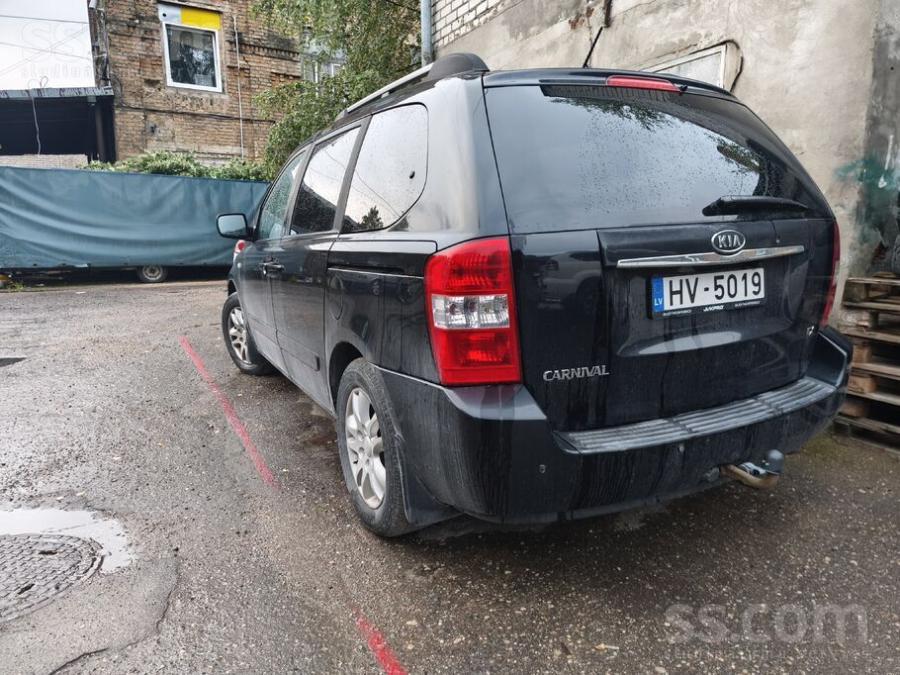 Черный Киа Карнивал 2008 в Рига, объемом двигателя 2.90 л и пробегом 283 тыс. км за 1200 €, фото 3 на AUTOMOTO.COM.LV