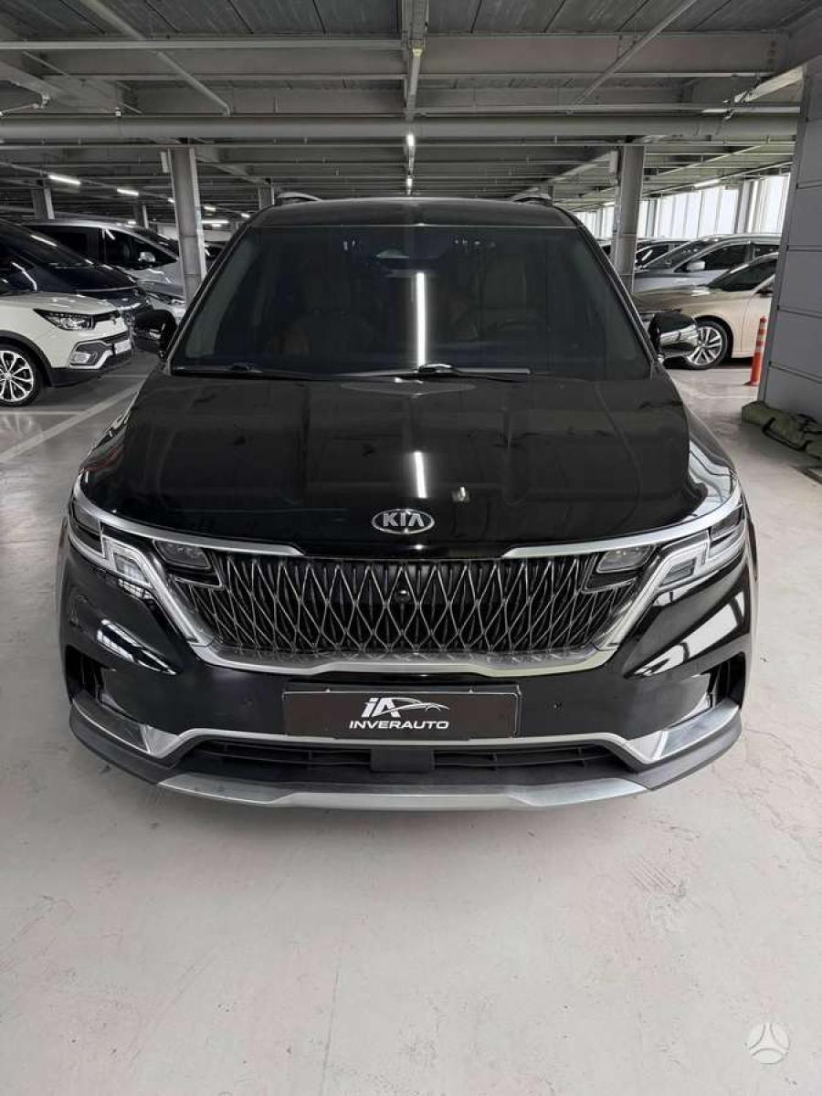 Black Kia Carnival 2021 in Vilnius, with an engine capacity of 2.15 L and mileage of 193 thousand km for 25000 €, photo 1 on AUTOMOTO.COM.LV
