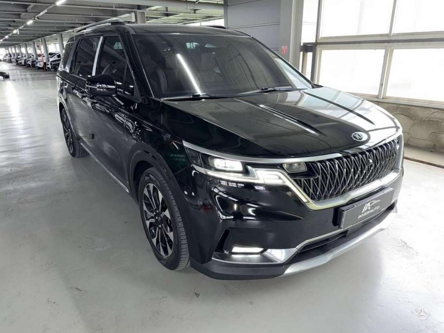 Black Kia Carnival 2021 in Vilnius, with an engine capacity of 2.15 L and mileage of 193 thousand km for 25000 €, photo 4 on AUTOMOTO.COM.LV