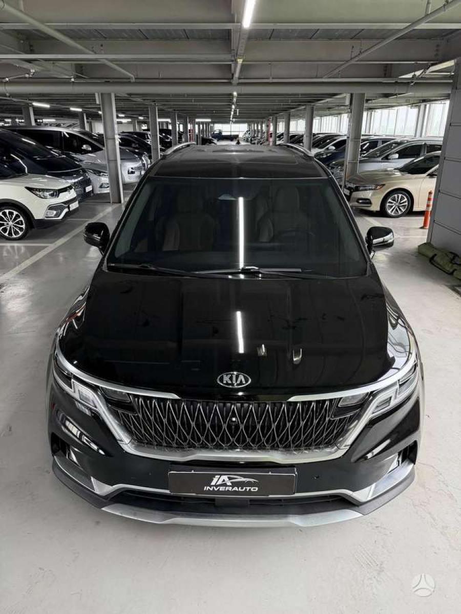 Black Kia Carnival 2021 in Vilnius, with an engine capacity of 2.15 L and mileage of 193 thousand km for 25000 €, photo 6 on AUTOMOTO.COM.LV