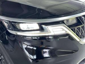 Black Kia Carnival 2021 in Vilnius, with an engine capacity of 2.15 L and mileage of 193 thousand km for 25000 €, photo 7 on AUTOMOTO.COM.LV