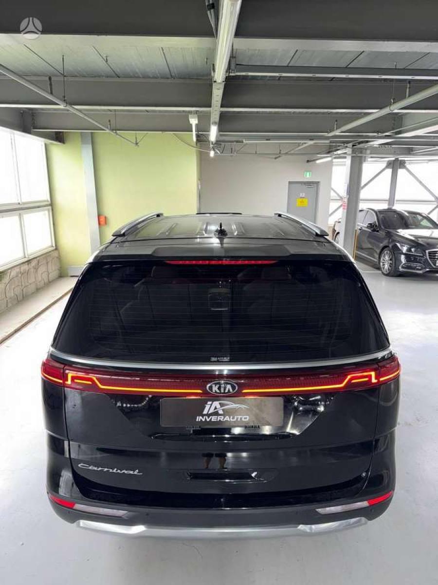 Black Kia Carnival 2021 in Vilnius, with an engine capacity of 2.15 L and mileage of 193 thousand km for 25000 €, photo 9 on AUTOMOTO.COM.LV