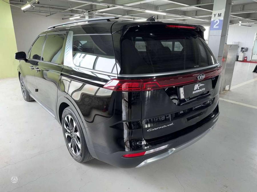 Black Kia Carnival 2021 in Vilnius, with an engine capacity of 2.15 L and mileage of 193 thousand km for 25000 €, photo 10 on AUTOMOTO.COM.LV