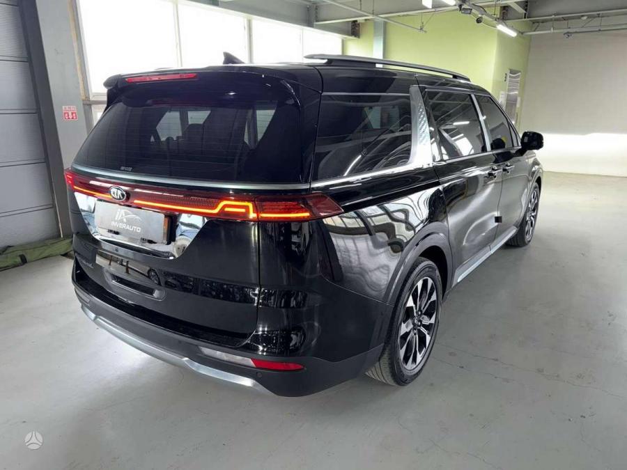 Black Kia Carnival 2021 in Vilnius, with an engine capacity of 2.15 L and mileage of 193 thousand km for 25000 €, photo 11 on AUTOMOTO.COM.LV