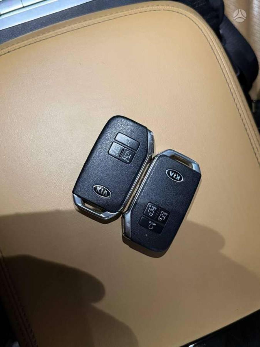 Black Kia Carnival 2021 in Vilnius, with an engine capacity of 2.15 L and mileage of 193 thousand km for 25000 €, photo 15 on AUTOMOTO.COM.LV