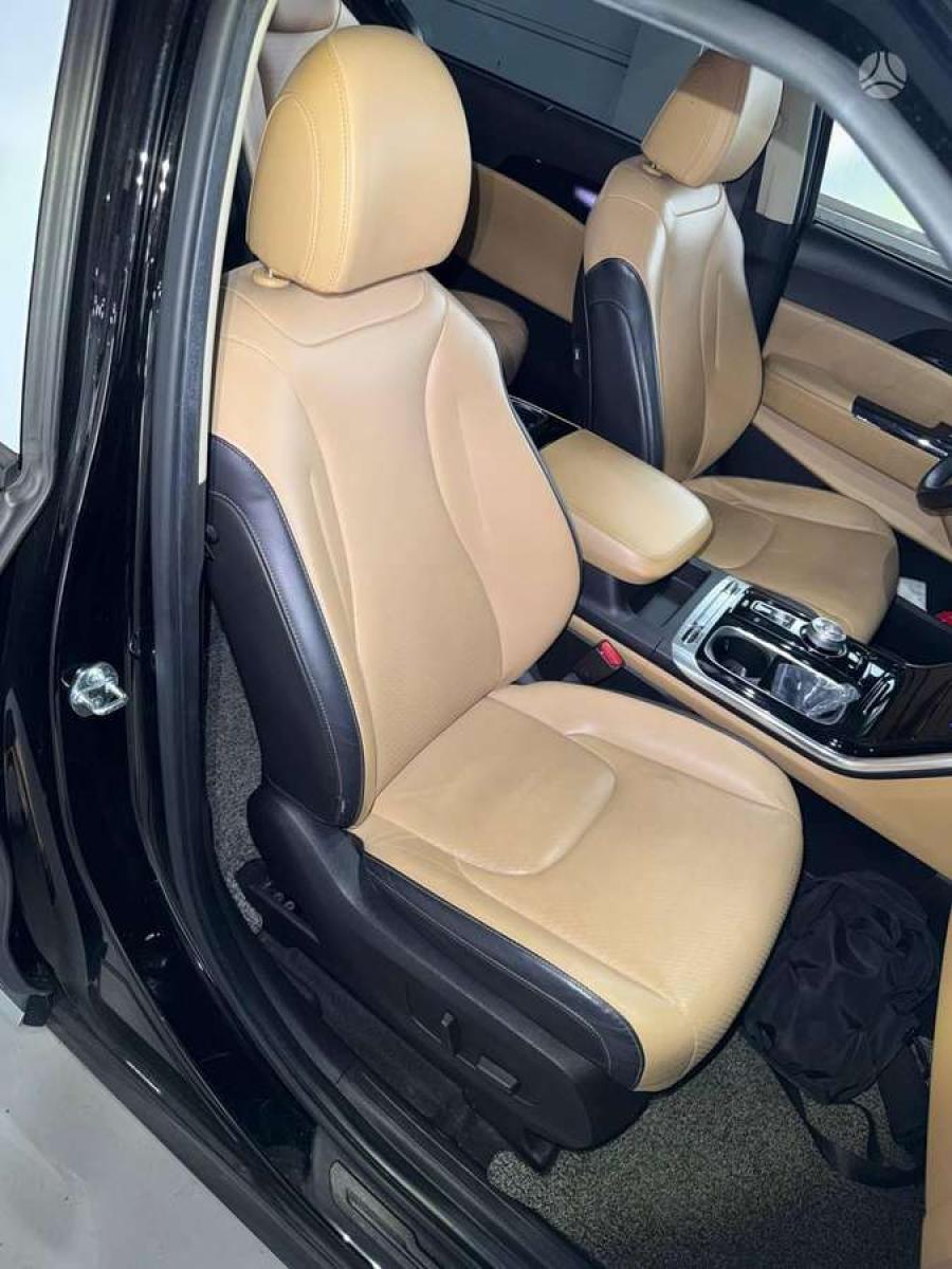 Black Kia Carnival 2021 in Vilnius, with an engine capacity of 2.15 L and mileage of 193 thousand km for 25000 €, photo 22 on AUTOMOTO.COM.LV