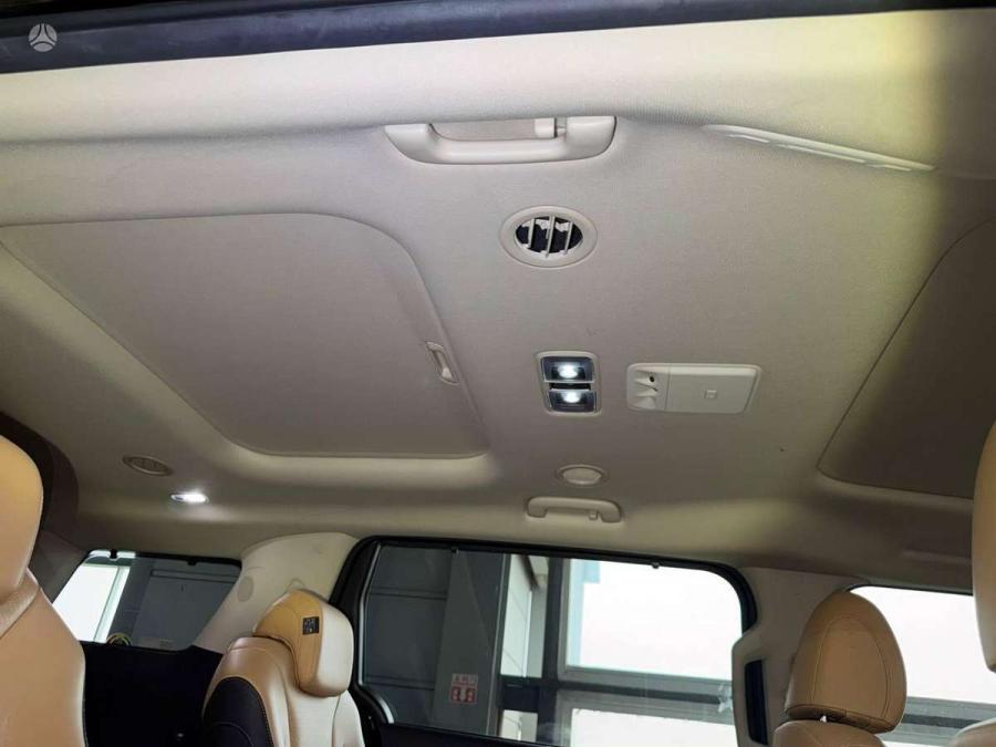 Black Kia Carnival 2021 in Vilnius, with an engine capacity of 2.15 L and mileage of 193 thousand km for 25000 €, photo 25 on AUTOMOTO.COM.LV