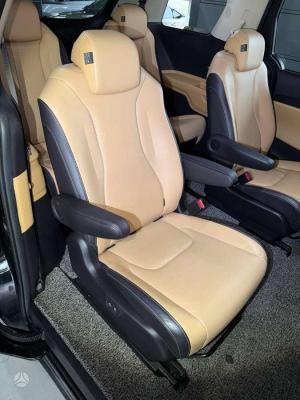 Black Kia Carnival 2021 in Vilnius, with an engine capacity of 2.15 L and mileage of 193 thousand km for 25000 €, photo 27 on AUTOMOTO.COM.LV