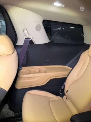Black Kia Carnival 2021 in Vilnius, with an engine capacity of 2.15 L and mileage of 193 thousand km for 25000 €, photo 30 on AUTOMOTO.COM.LV