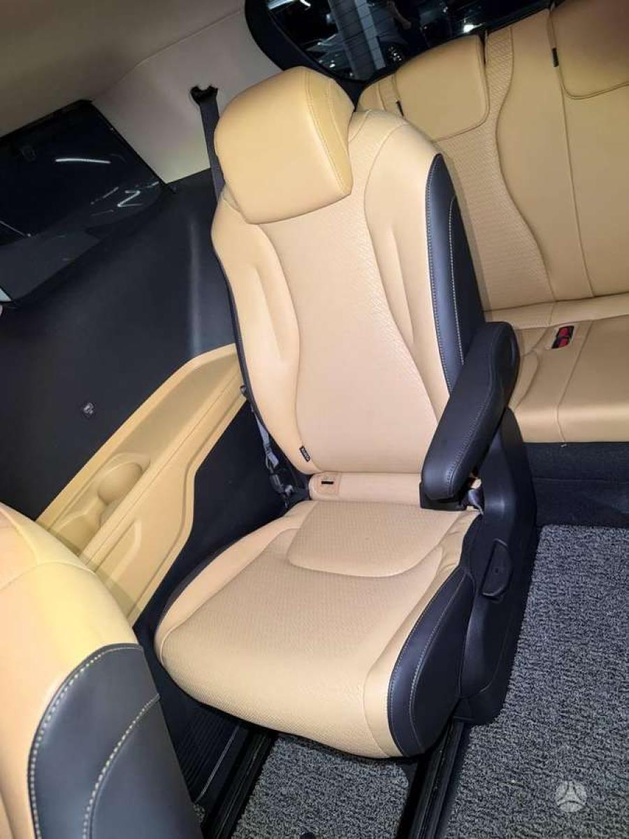 Black Kia Carnival 2021 in Vilnius, with an engine capacity of 2.15 L and mileage of 193 thousand km for 25000 €, photo 32 on AUTOMOTO.COM.LV