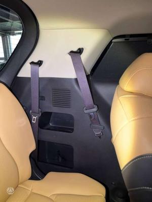 Black Kia Carnival 2021 in Vilnius, with an engine capacity of 2.15 L and mileage of 193 thousand km for 25000 €, photo 33 on AUTOMOTO.COM.LV