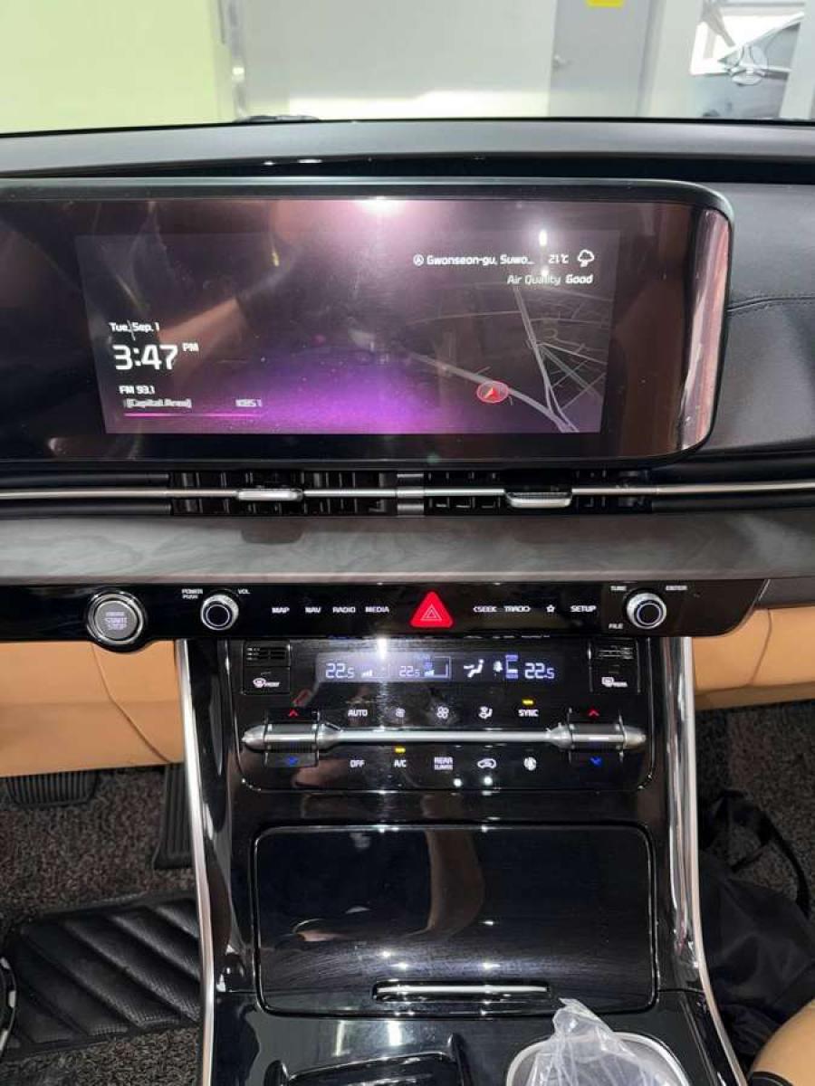 Black Kia Carnival 2021 in Vilnius, with an engine capacity of 2.15 L and mileage of 193 thousand km for 25000 €, photo 39 on AUTOMOTO.COM.LV