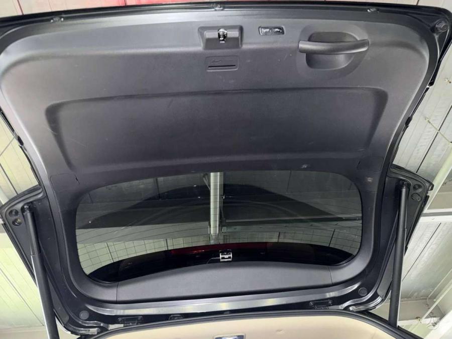 Black Kia Carnival 2021 in Vilnius, with an engine capacity of 2.15 L and mileage of 193 thousand km for 25000 €, photo 43 on AUTOMOTO.COM.LV