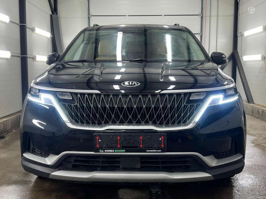 Black Kia Carnival 2021 in Vilnius, with an engine capacity of 2.20 L and mileage of 157 thousand km for 20400 €, photo 3 on AUTOMOTO.COM.LV
