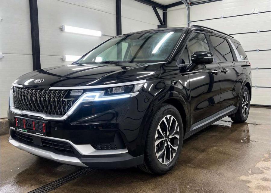 Black Kia Carnival 2021 in Vilnius, with an engine capacity of 2.20 L and mileage of 157 thousand km for 20400 €, photo 4 on AUTOMOTO.COM.LV