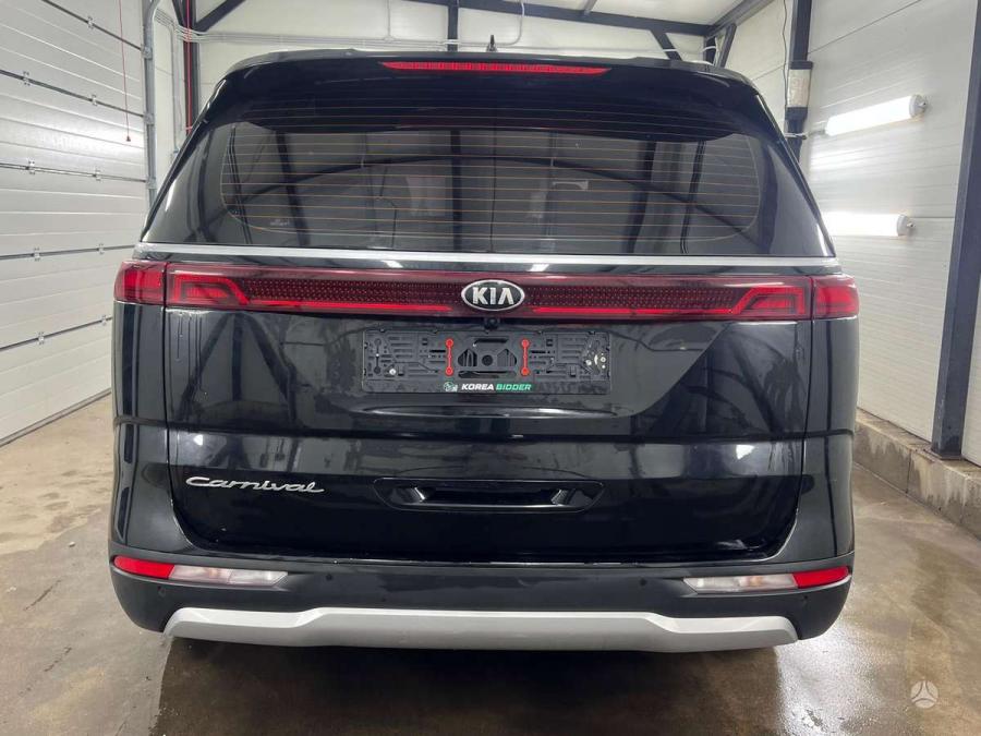 Black Kia Carnival 2021 in Vilnius, with an engine capacity of 2.20 L and mileage of 157 thousand km for 20400 €, photo 6 on AUTOMOTO.COM.LV