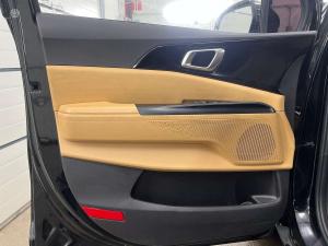 Black Kia Carnival 2021 in Vilnius, with an engine capacity of 2.20 L and mileage of 157 thousand km for 20400 €, photo 7 on AUTOMOTO.COM.LV