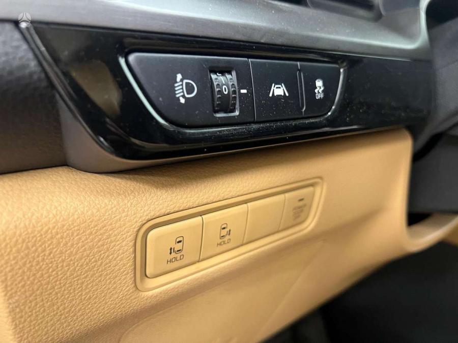 Black Kia Carnival 2021 in Vilnius, with an engine capacity of 2.20 L and mileage of 157 thousand km for 20400 €, photo 9 on AUTOMOTO.COM.LV