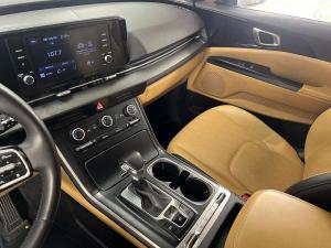 Black Kia Carnival 2021 in Vilnius, with an engine capacity of 2.20 L and mileage of 157 thousand km for 20400 €, photo 10 on AUTOMOTO.COM.LV