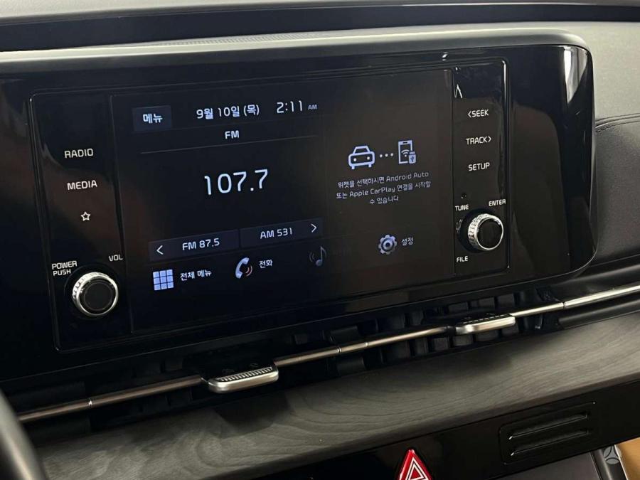 Black Kia Carnival 2021 in Vilnius, with an engine capacity of 2.20 L and mileage of 157 thousand km for 20400 €, photo 13 on AUTOMOTO.COM.LV