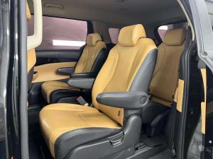 Black Kia Carnival 2021 in Vilnius, with an engine capacity of 2.20 L and mileage of 157 thousand km for 20400 €, photo 16 on AUTOMOTO.COM.LV